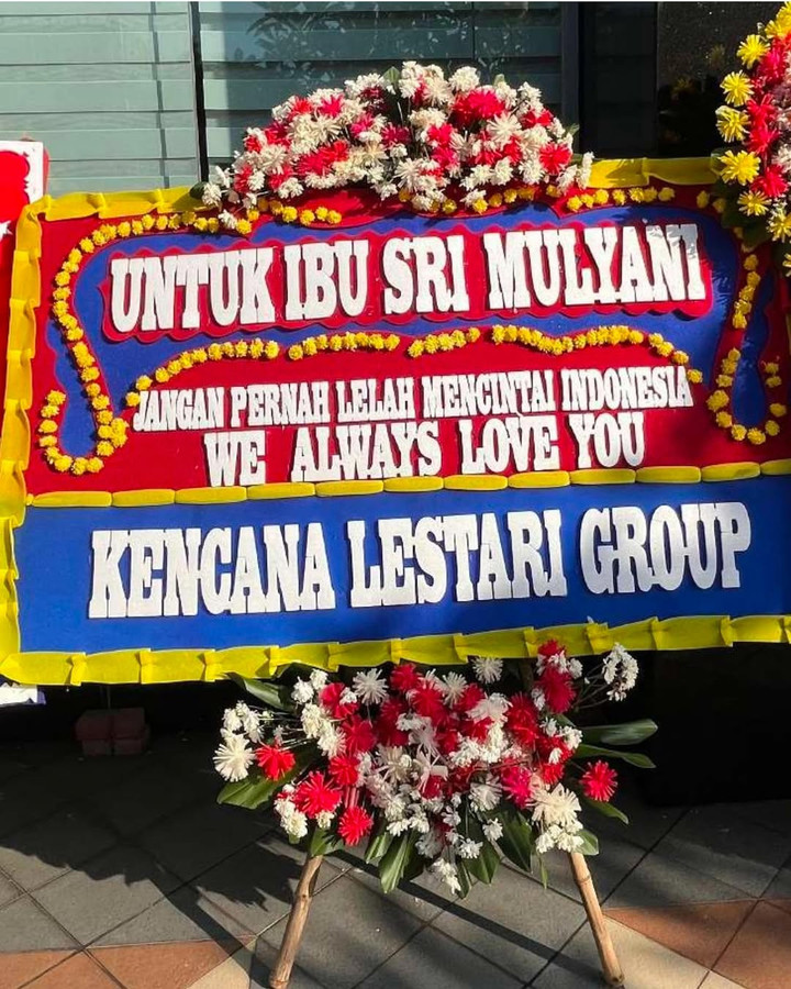 Sri Mulyani Dapat Kiriman Karangan Bunga Dukungan Usai Rumahnya Dijarah | kumparan.com