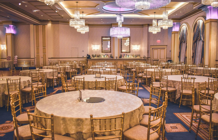 Mengenal Apa Itu Ballroom? Inilah Fungsi, Kelebihan, dan Kekurangannya ...