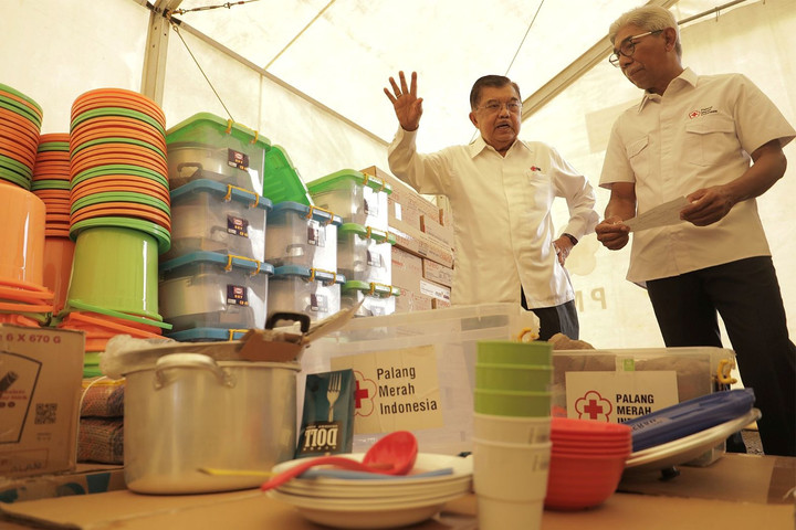 PMI Kirim 1.000 Paket Peralatan Dapur untuk Korban Banjir di Aceh ...