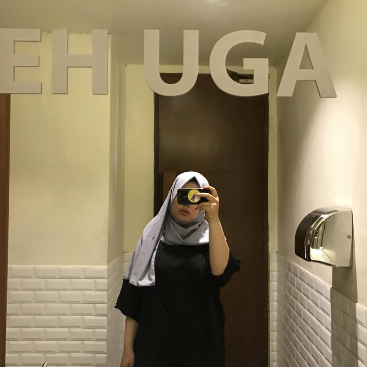 Day 21: Faceless self portrait | kumparan.com