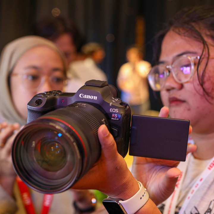 Foto: Canon EOS R5 Mark II Rilis di RI, Bisa Pilih Titik Fokus Pakai Mata | kumparan.com