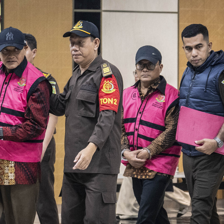 Foto: 8 Tersangka Baru Kasus Dugaan Korupsi PT Sritex Ditahan Kejagung | kumparan.com