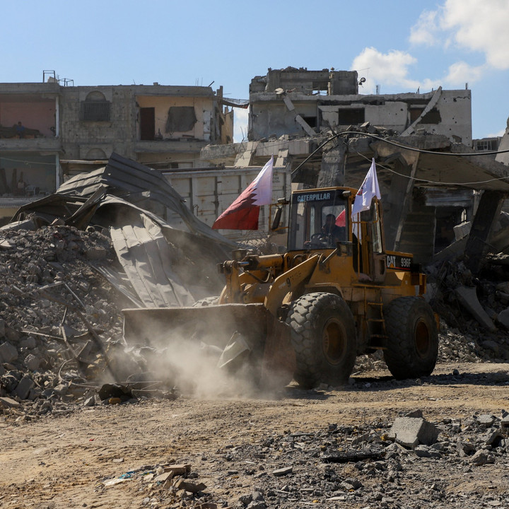 Foto: Alat Berat Mulai Bersihkan Puing-puing di Kota Gaza | kumparan.com