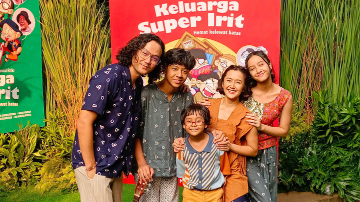 Review Film Keluarga Super Irit: Muliakan Kata Hemat, Bedakan dari Pelit | kumparan.com