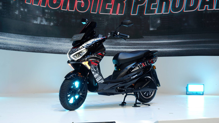 Foto: Peluncuran Motor Listrik Polytron Fox-R Limited Edition X Darbotz ...