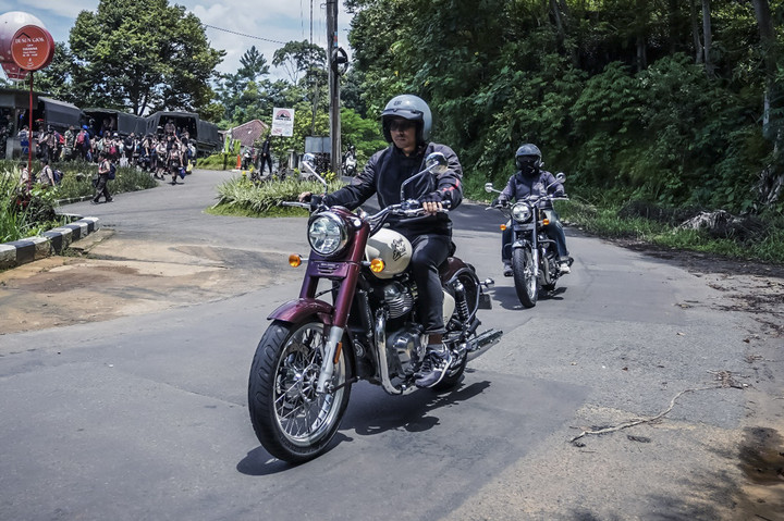 Mencoba Moge Royal Enfield Classic 650 Baru, Begini Rasa Berkendaranya | kumparan.com