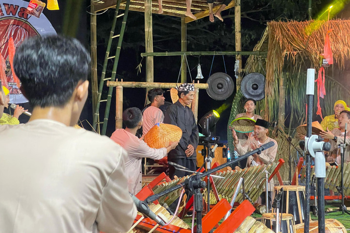 Kisah Mbah Tohan: Maestro dan Pelestari Kesenian Banyuwangi 'Angklung ...