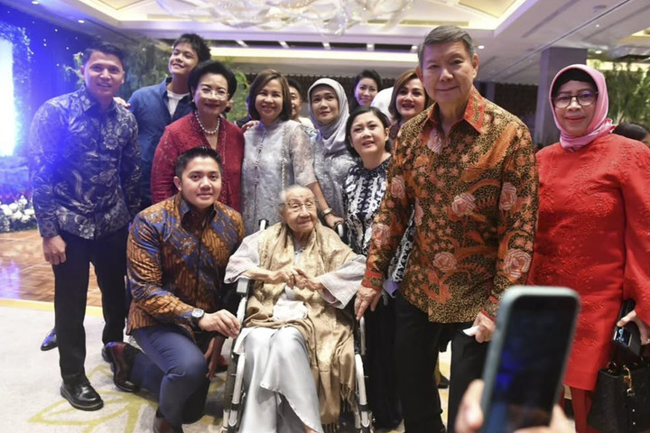 Momen Seskab Teddy Bertemu Kapolri, KSAD, Maruarar-Hashim di Hari Natal ...