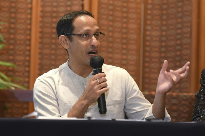 Nadiem Sebut Pengadaan Laptop Dilakukan Lewat e-Katalog, Didampingi ...