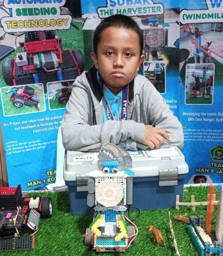 Kisah Darrel: Santri Daqu Calon Programmer Andal, Raih Perunggu Robotik ASEAN | kumparan.com
