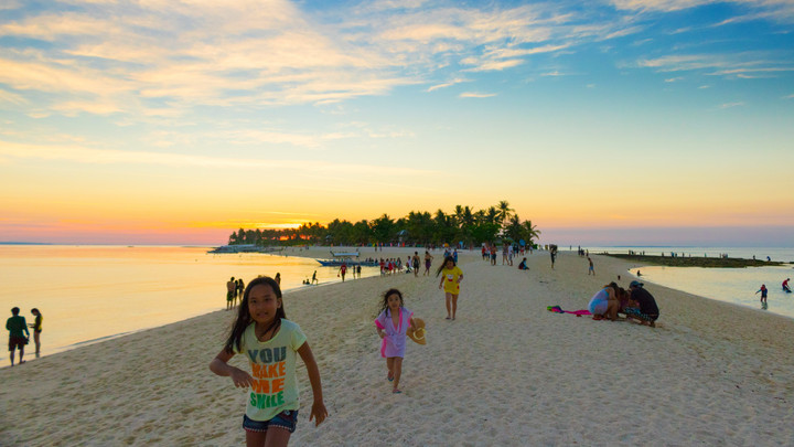 Mengenal Gosong, ‘Pulau’ Pasir di Laut yang Jadi Favorit Wisatawan ...