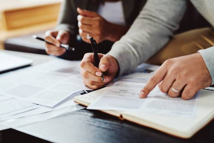 10 Contoh Kalimat Rancu dalam Bahasa Indonesia | kumparan.com