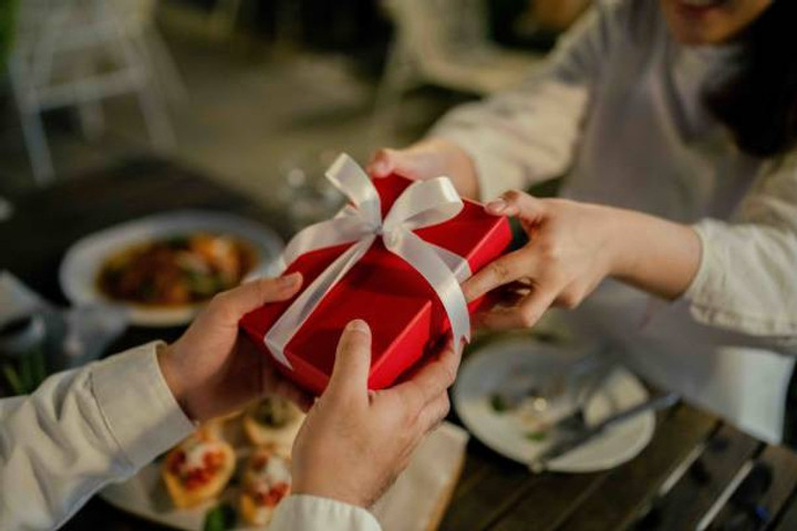 7 Ide Kado Hari Sahabat Sedunia 2025 yang Unik dan Handmade | kumparan.com