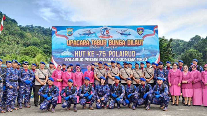 Upacara Tabur Bunga di Laut Bitung Sambut HUT ke-75 Korps Polairud RI ...