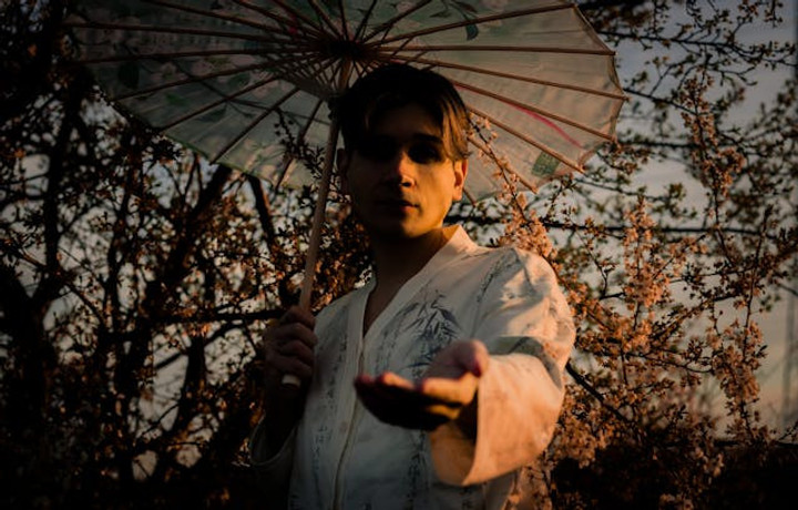 Mengenal Profil Arya Khan Suami Pinkan Mambo | kumparan.com