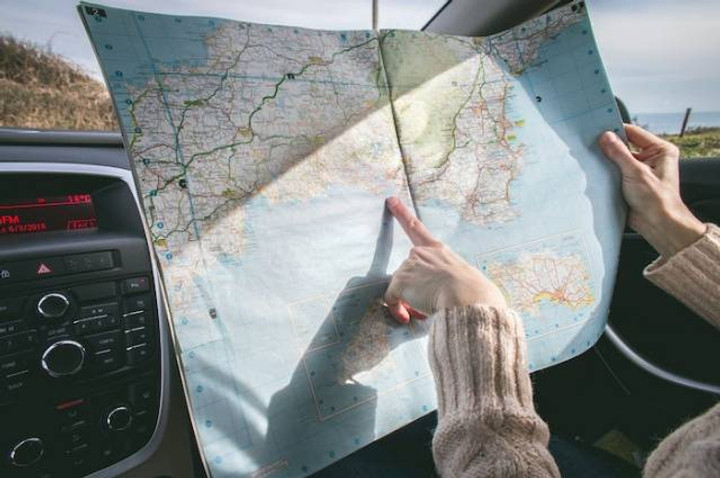 Memahami Cara Membaca Peta yang Benar beserta Manfaatnya | kumparan.com