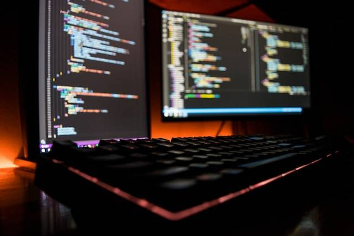 Jenis Software Berdasarkan Sumbernya beserta Contohnya | kumparan.com