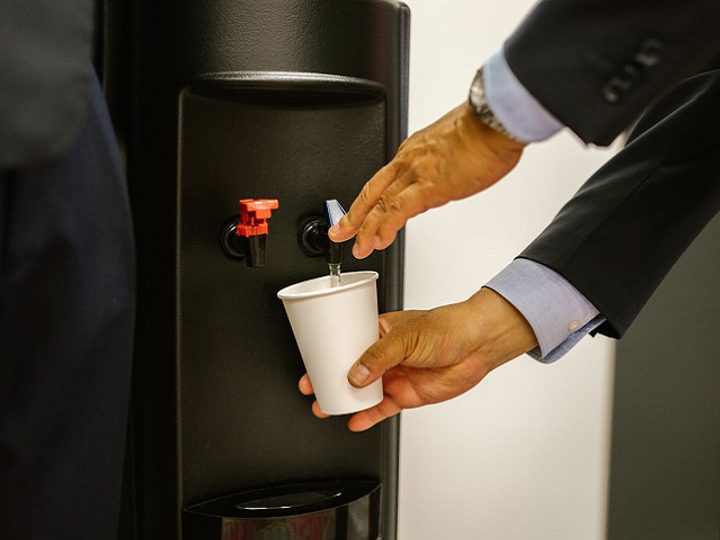 5 Dispenser Hemat Listrik Terbaik untuk Galon Bawah | kumparan.com