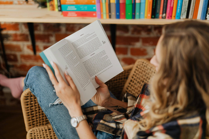 45 Contoh Kalimat Idiom dalam Bahasa Indonesia dan Maknanya | kumparan.com