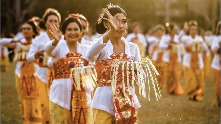 Pengaruh Budaya Asing Terhadap Perkembangan Budaya Indonesia | kumparan.com