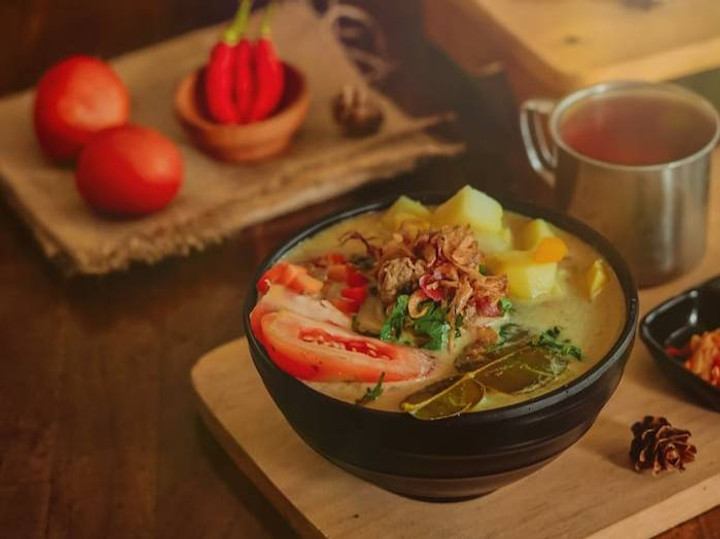 Soto Bathok Mbah Karto: Tempat Makan Soto Khas Jogja yang Segar ...