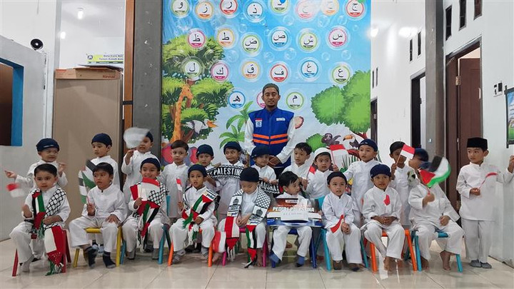 Anak-anak Hebat Peduli Palestina | kumparan.com