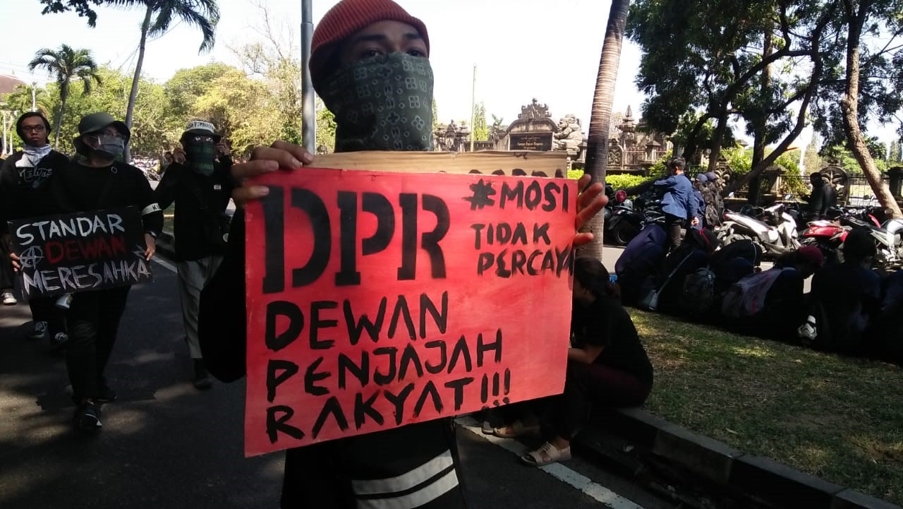 Mahasiswa Demo di Kantor Gubernur Bali Tolak RUU KPK dan KUHP ...