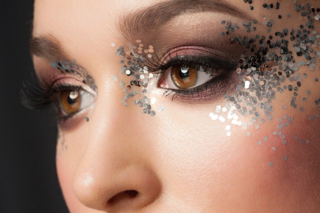 5 Gaya Makeup yang Masih Diterapkan Para Desainer Dunia | kumparan.com