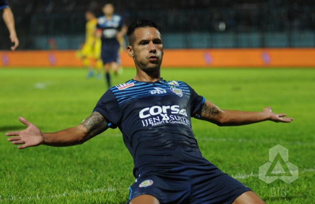 Raphael Maitimo Datang, Persib Akhiri Perburuan Pemain | kumparan.com