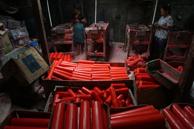 Menengok Produksi Lilin Jelang Imlek | kumparan.com Menengok Produksi Lilin Jelang Imlek | kumparan.com