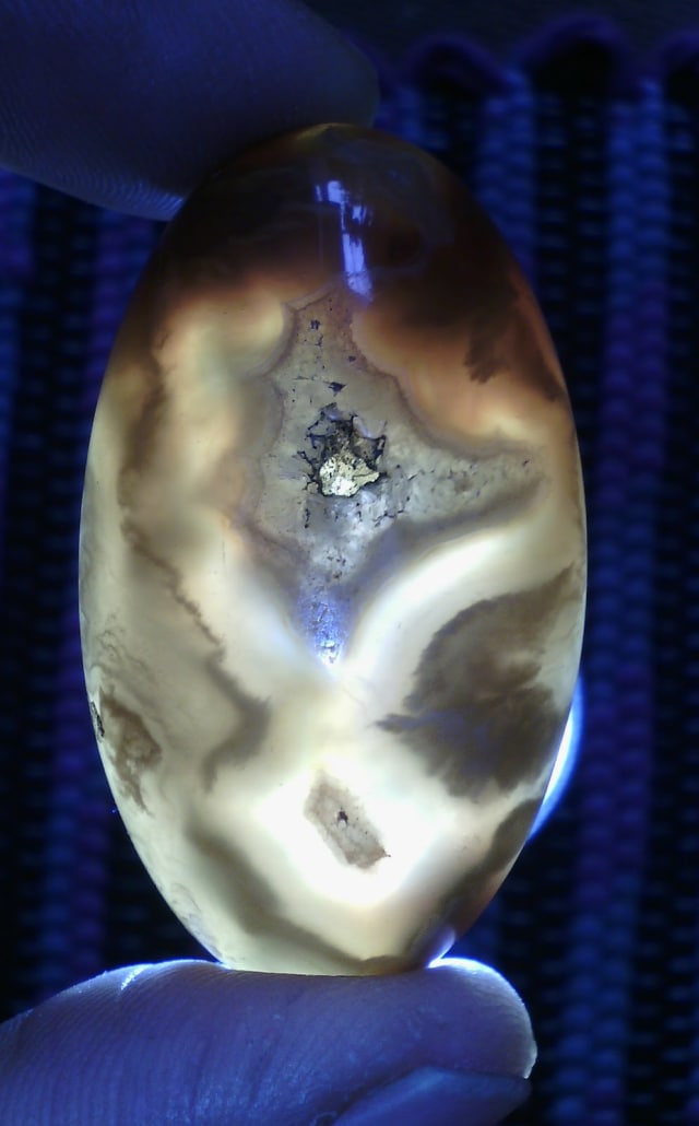 Misteri Batu Akik dan Gadget Horor | kumparan.com