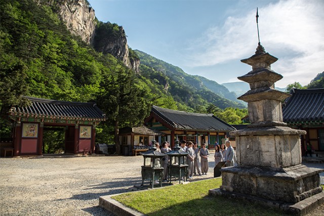 Untuk Pencari Ketenangan, Yuk Bermalam di Kuil Korea! | kumparan.com