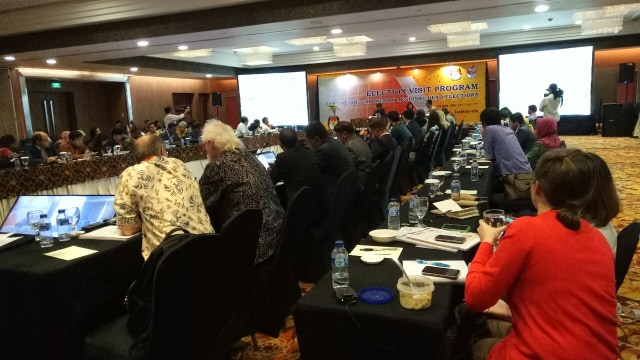 49 Organisasi Luar Negeri Tinjau Langsung Pilgub DKI | kumparan.com