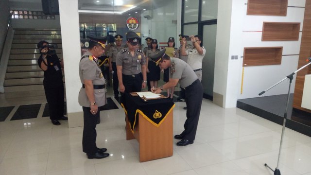 Humas Polri Resmikan Biro Multimedia Pemantau Media Sosial | kumparan.com