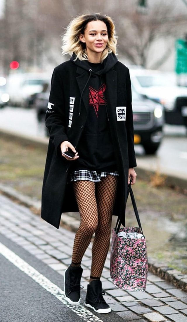 Fishnet, Trend 90-an yang Kembali Populer | kumparan.com