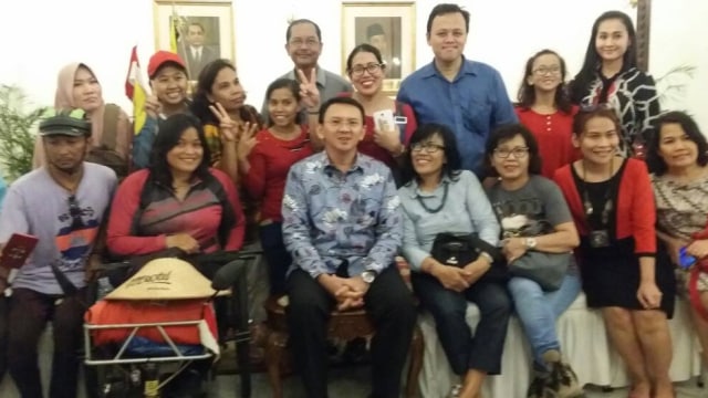 Shinta yang Kayuh Kursi Roda dari Yogya Bertemu Ahok di Balai Kota ...