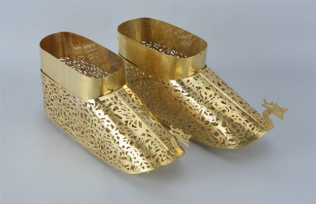 Mengintip Sepatu Emas Yang Ditemukan di Makam Jongcheon | kumparan.com