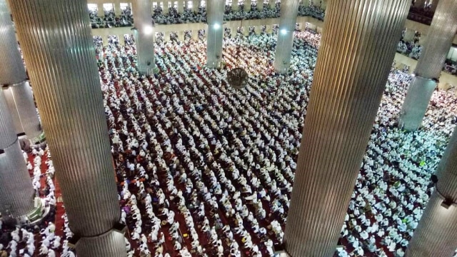 Lantunan Azan di Istiqlal dan Kidung Jumat Agung di Katedral | kumparan.com Lantunan Azan di Istiqlal dan Kidung Jumat Agung di Katedral | kumparan.com