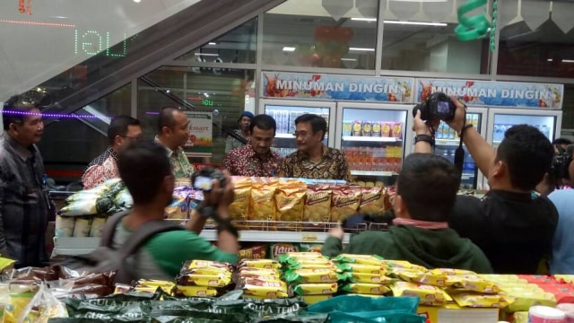 Membandingkan Jakmart dengan OK OCE Mart | kumparan.com