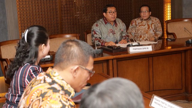 Pansus Angket Panggil Tokoh LSM untuk Minta Masukan soal KPK | kumparan.com Pansus Angket Panggil Tokoh LSM untuk Minta Masukan soal KPK | kumparan.com