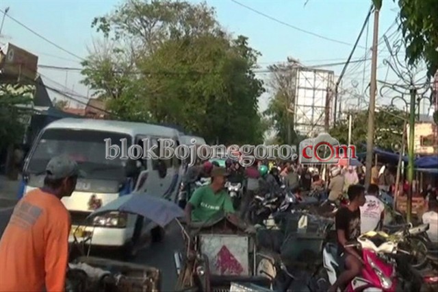 Jelang Mudik, Waspada Macet di Pasar Tumpah | kumparan.com