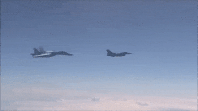 Drama di Udara ketika Jet NATO Pepet Pesawat Menhan Rusia | kumparan.com