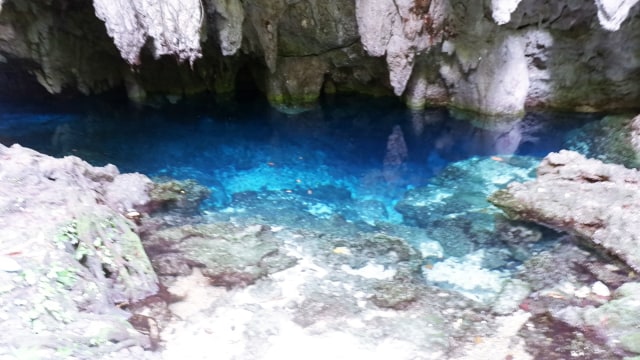 Menjelajah Alam Eksotis Biak: dari Gua ke Pantai | kumparan.com