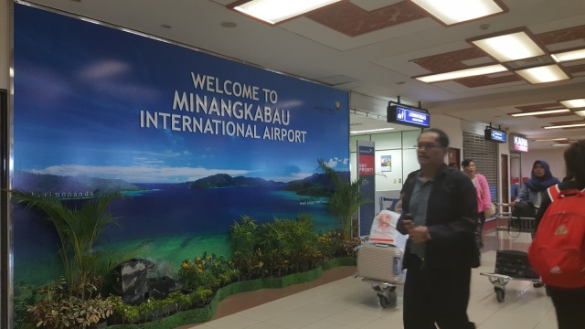 Operasikan Kereta Bandara Minangkabau, KAI Pesan 1 KRDE ke INKA ...