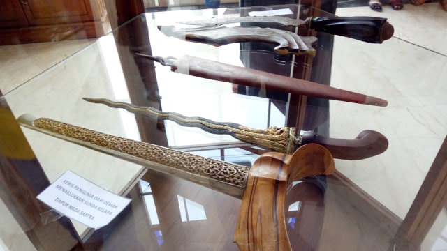 'Bang Yos, Foke, dan Jokowi' Minum Bir Pletok di Lebaran Betawi ...