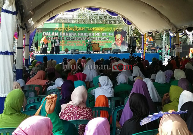 Cuaca Panas, Ribuan Warga NU Hadiri Pengajian Umum | kumparan.com Cuaca Panas, Ribuan Warga NU Hadiri Pengajian Umum | kumparan.com