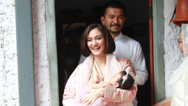 Rio Dewanto dan Atiqah Hasiholan Gelar Akikah untuk Putri Pertamanya ...