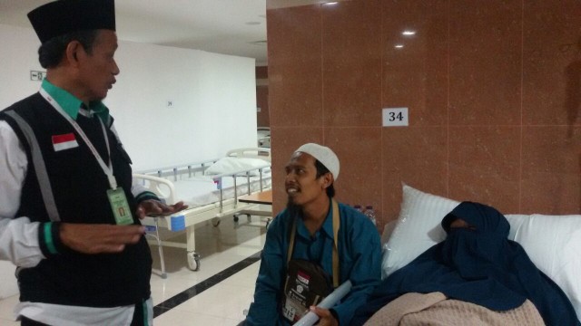 Tim Bimbingan Ibadah Mulai Dampingi Jemaah Uzur | kumparan.com