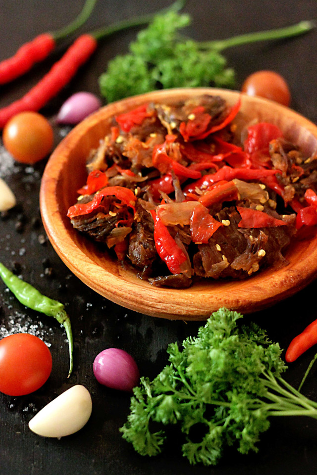 Lezatnya Makan Dengan Dendeng Balado Crispy | kumparan.com