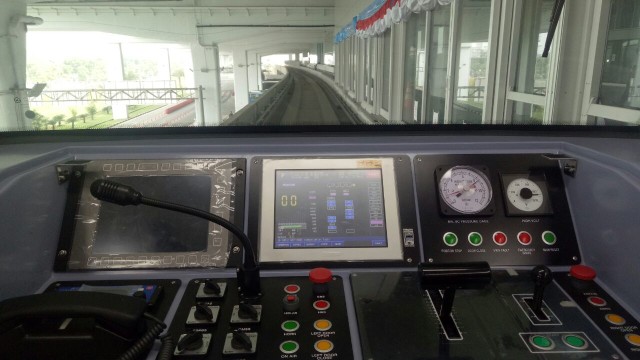 Menjajal Naik Skytrain di Bandara Soetta | kumparan.com
